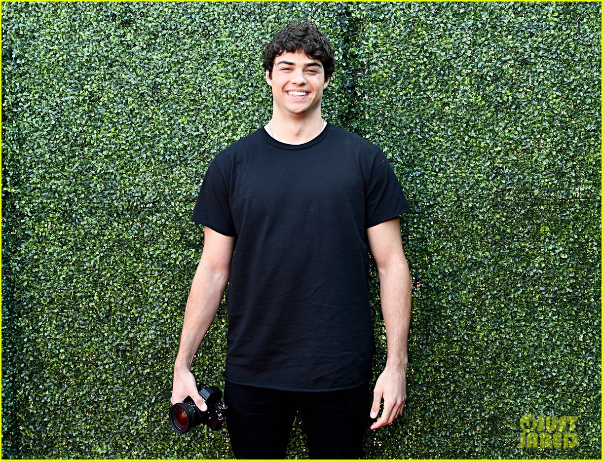 Noah Centineo Is Sporting a Blond Beard Now & Fans Are Freaking Out ...