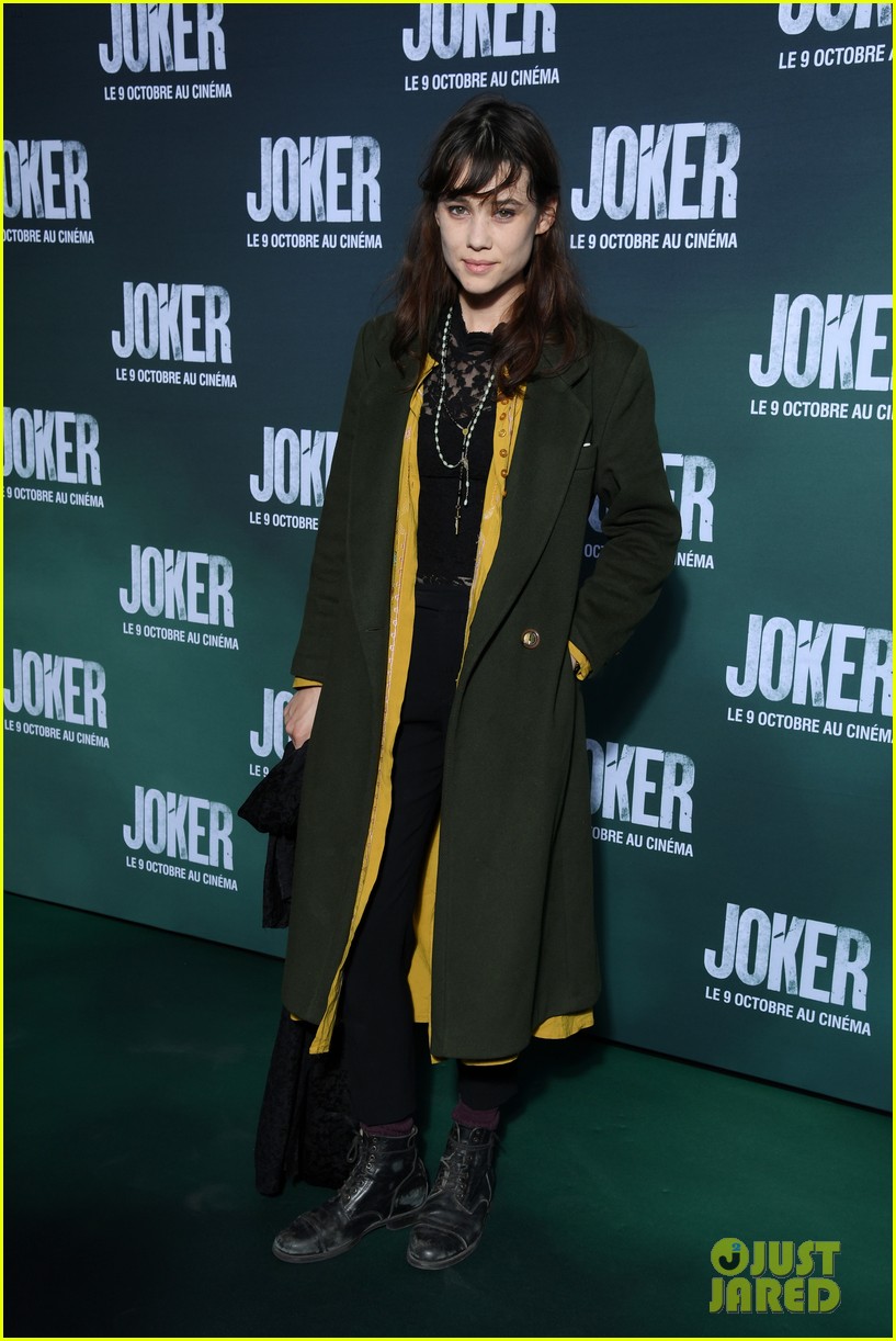 Joaquin Phoenix Gets Support from Rami Malek at 'Joker' Paris Premiere ...