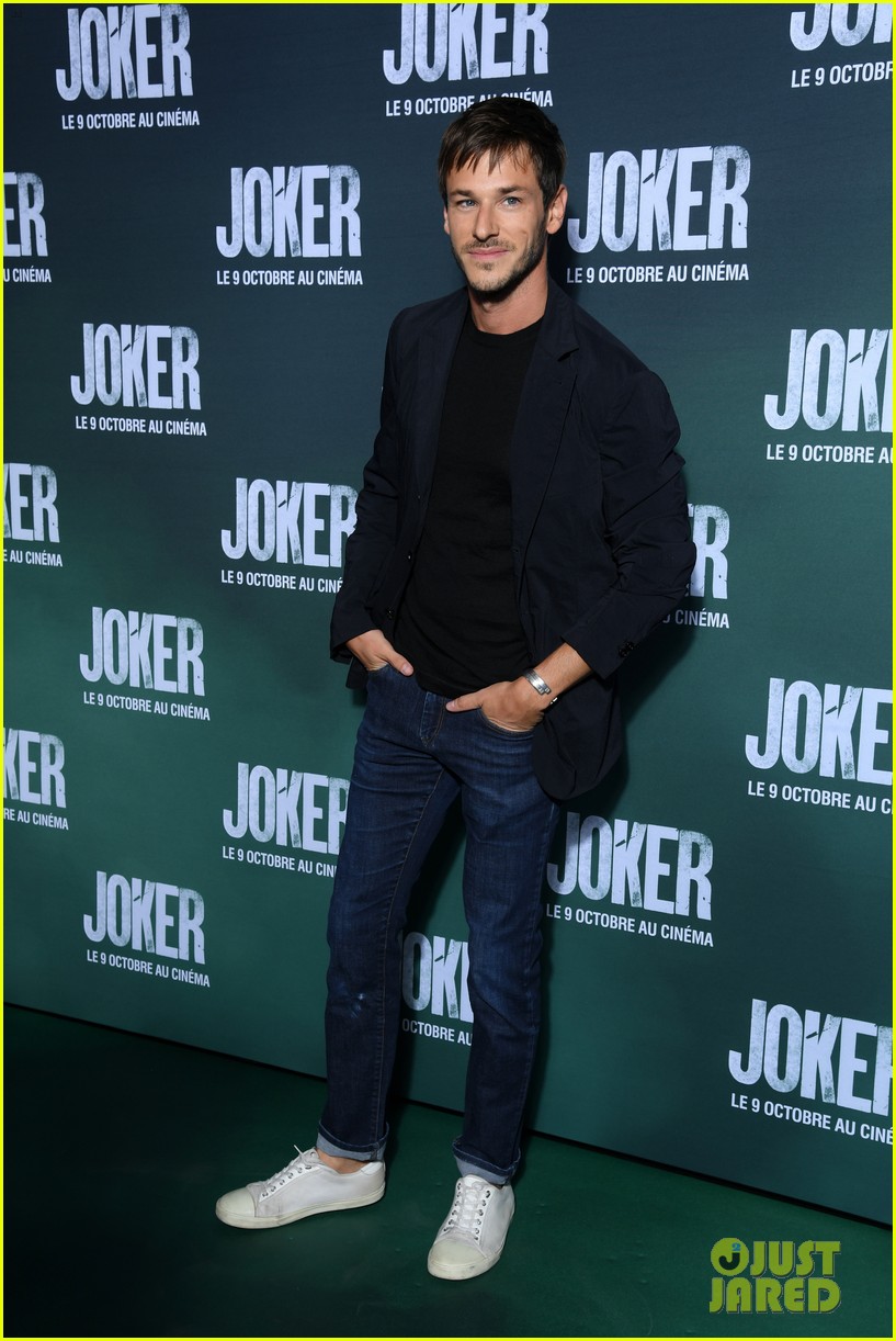Joaquin Phoenix Gets Support from Rami Malek at 'Joker' Paris Premiere ...