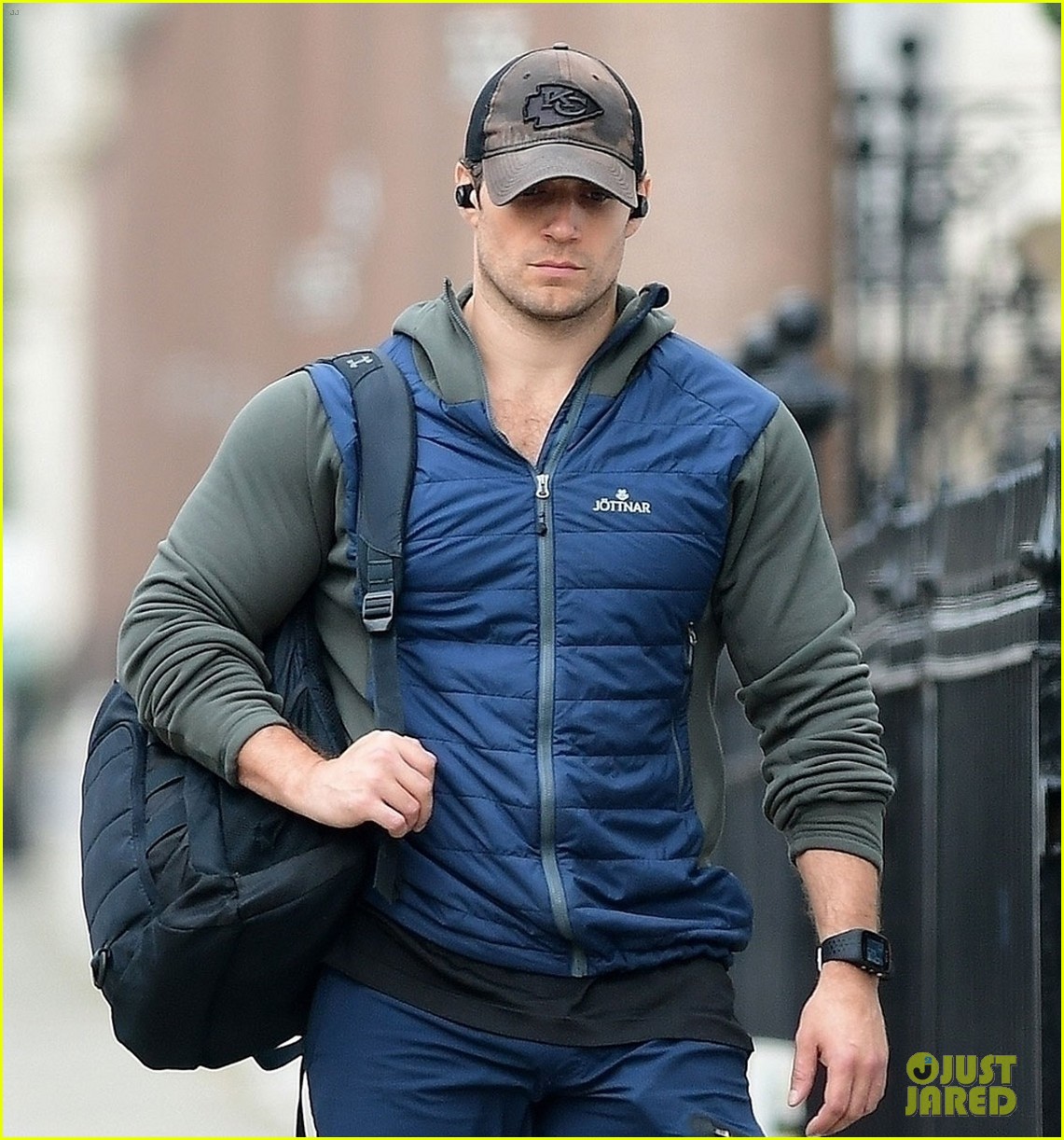 Henry Cavill Looks Buff While Strolling Around London: Photo 4366071 ...