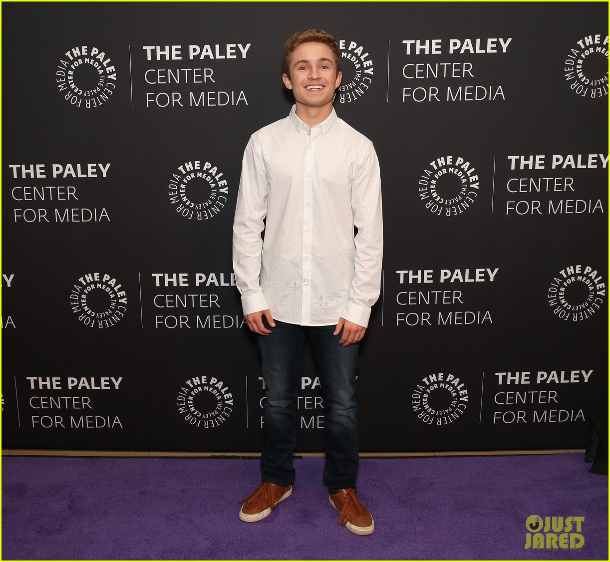 Wendi McLendon-Covey Shows Off 'Goldbergs' Fashion With Hayley Orrantia ...