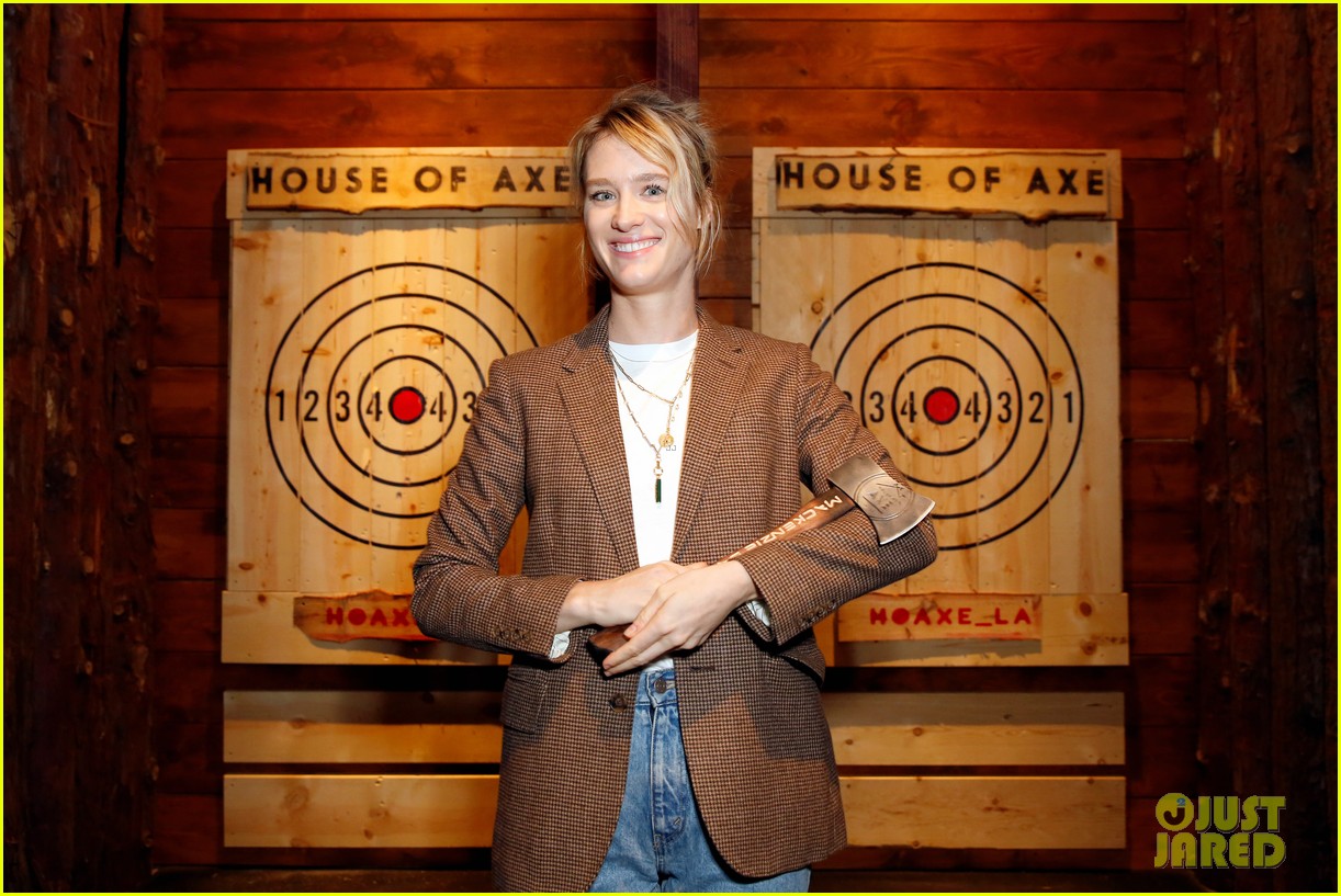 Linda Hamilton Tells Kimmel She Wasn't In A Rush To Call Ex James ...