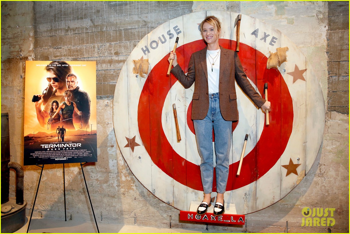 Linda Hamilton Tells Kimmel She Wasn't In A Rush To Call Ex James ...