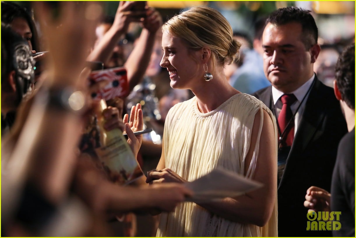 Linda Hamilton & Mackenzie Davis Bring 'Terminator: Dark Fate' To ...