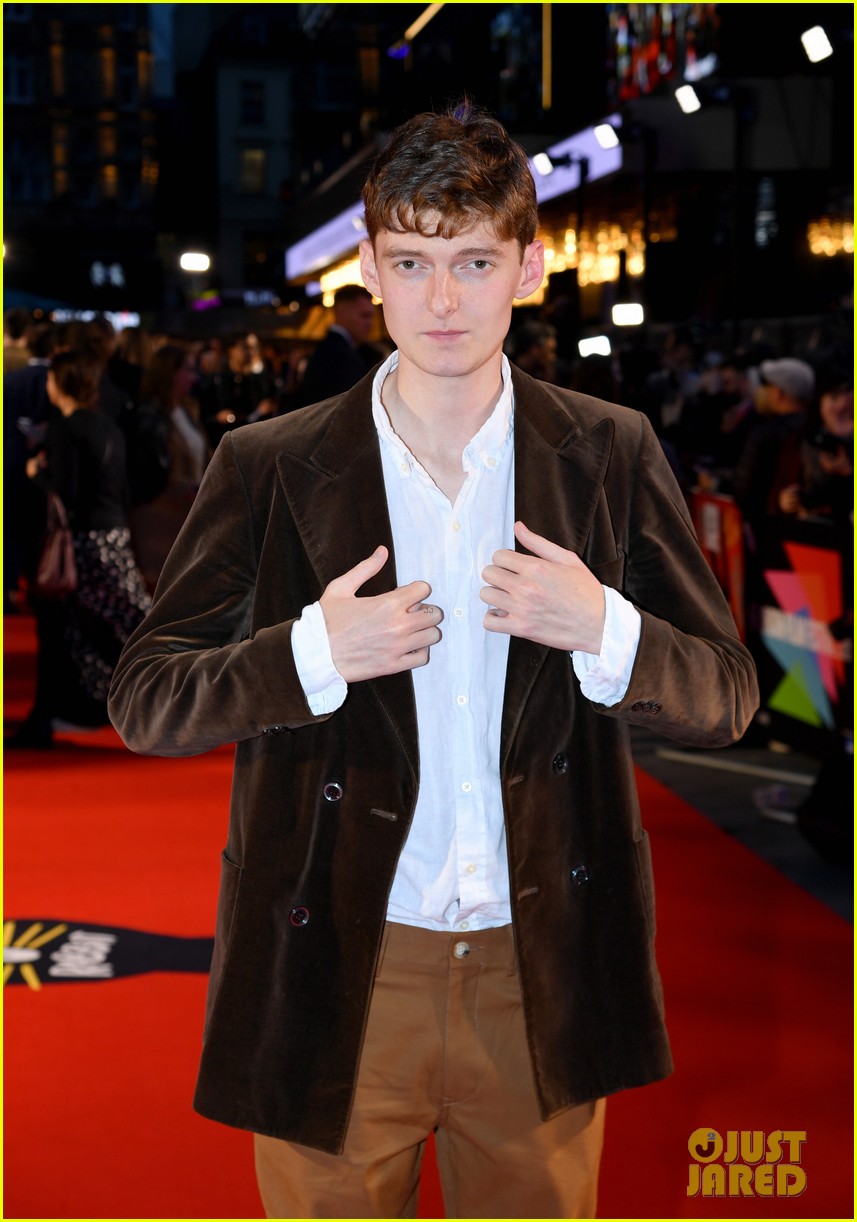 Taika Waititi Joins the Young 'Jojo Rabbit' Stars at London Premiere ...