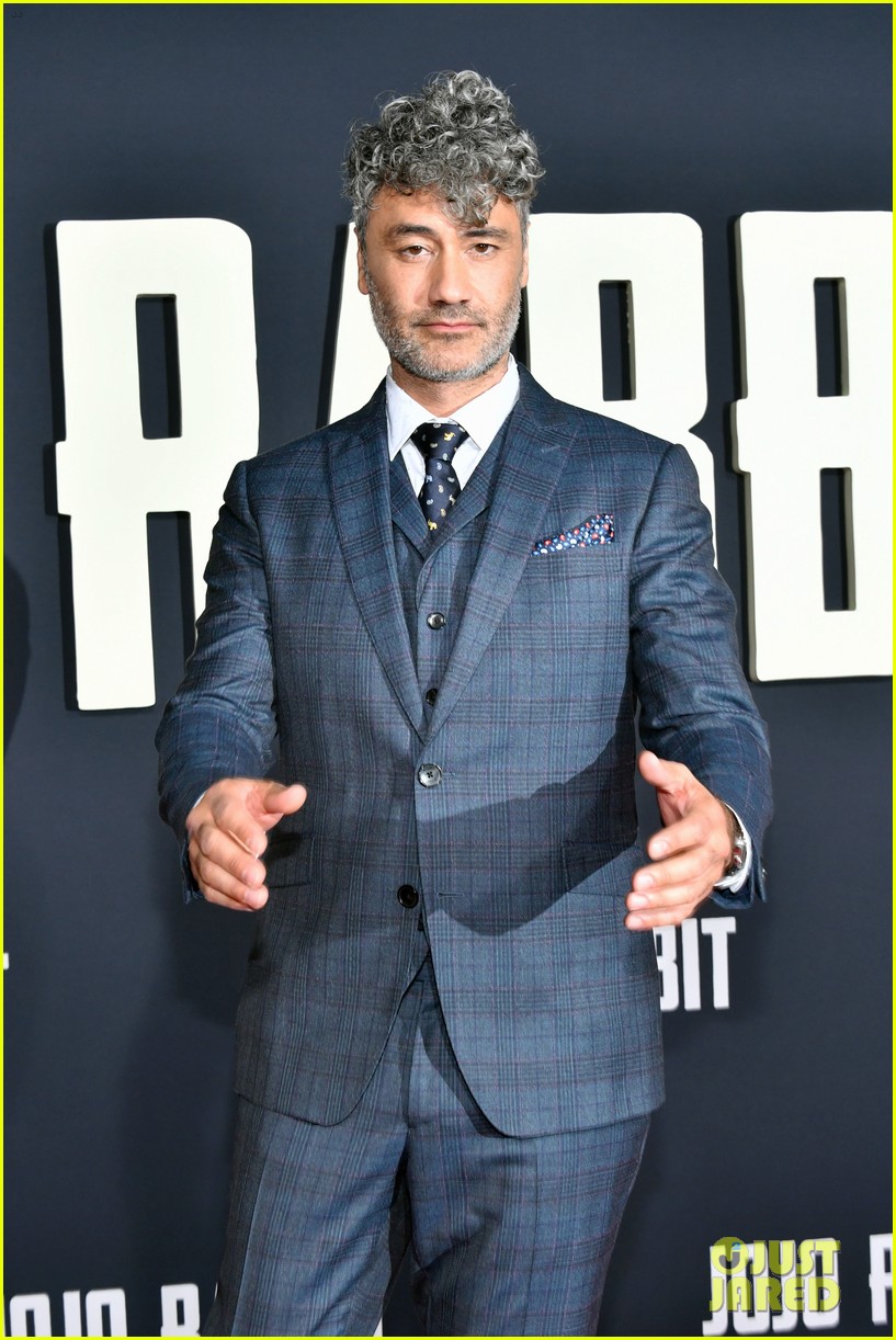 Scarlett Johansson & Taika Waititi Join 'Jojo Rabbit' Cast at L.A ...