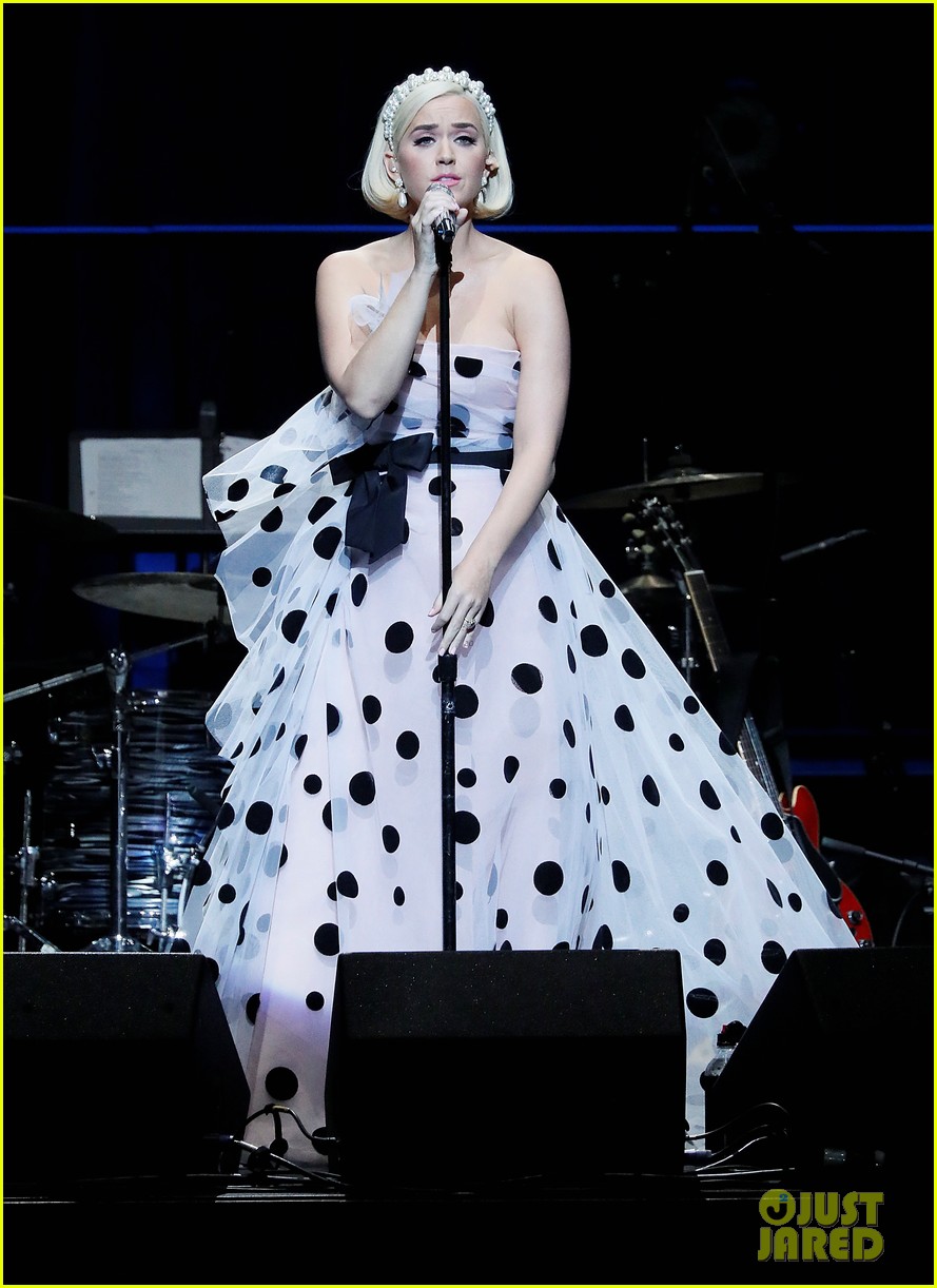 Katy Perry Switches Up Her Look For Performance at Silence the Violence ...