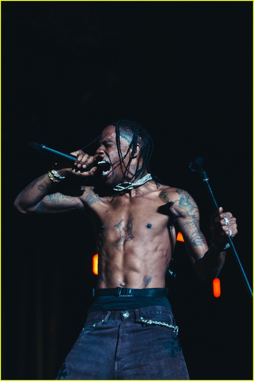 Travis Scott Injures Knee After Falling On Stage at Rolling Loud ...
