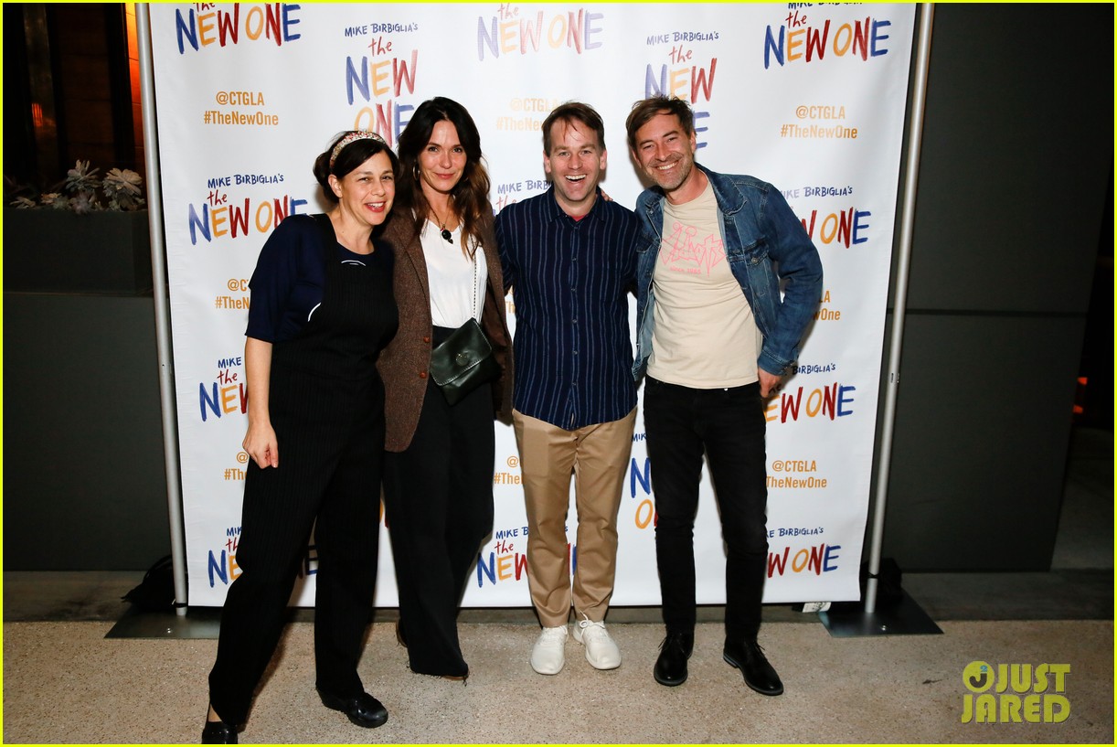 Zooey Deschanel Attends Opening Night of One Man Show 'The New One ...
