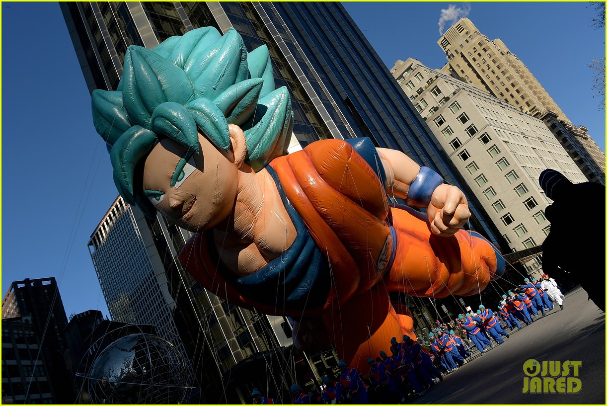 Here's Why Singers Lip Sync at Macy's Thanksgiving Day Parade: Photo ...