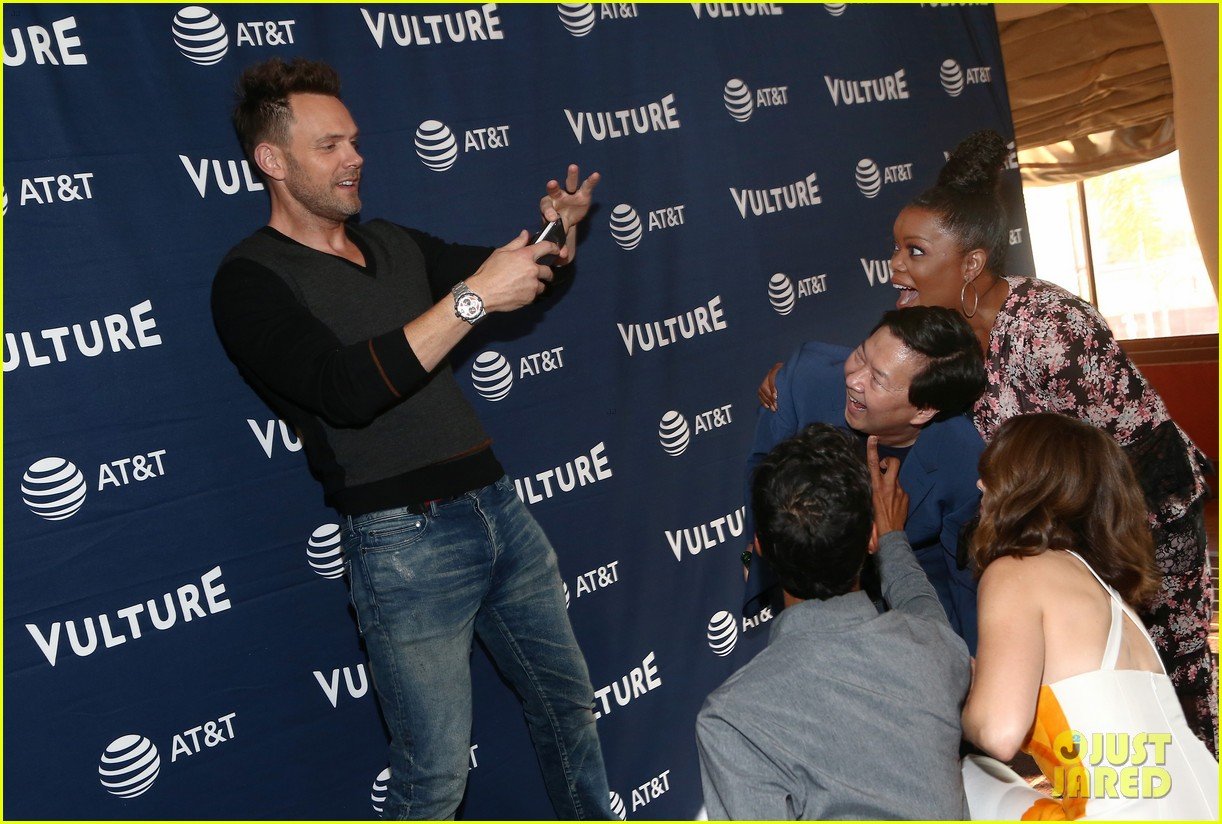 Alison Brie & 'Community' Cast Pledge For Movie If Creator Dan Harmon ...