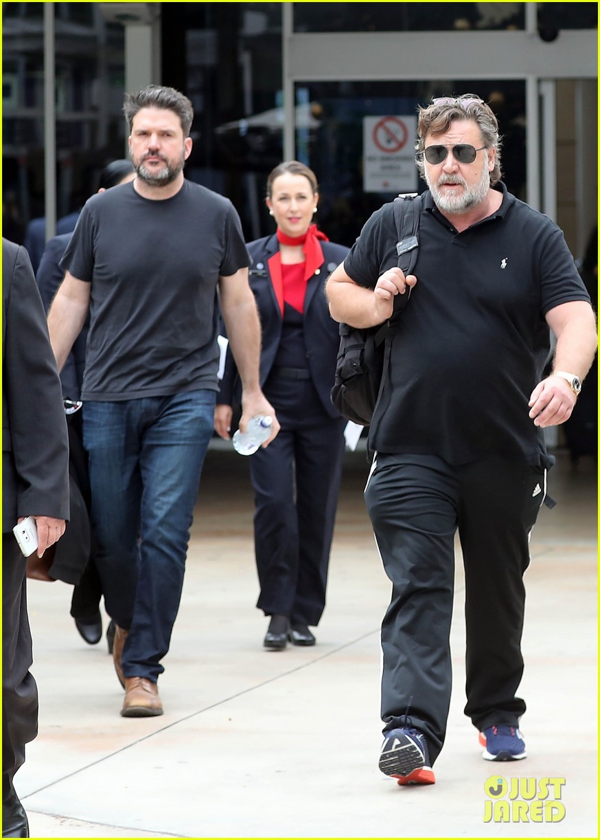 Russell Crowe Returns to Australia Amid Bushfire Damage to His Property ...