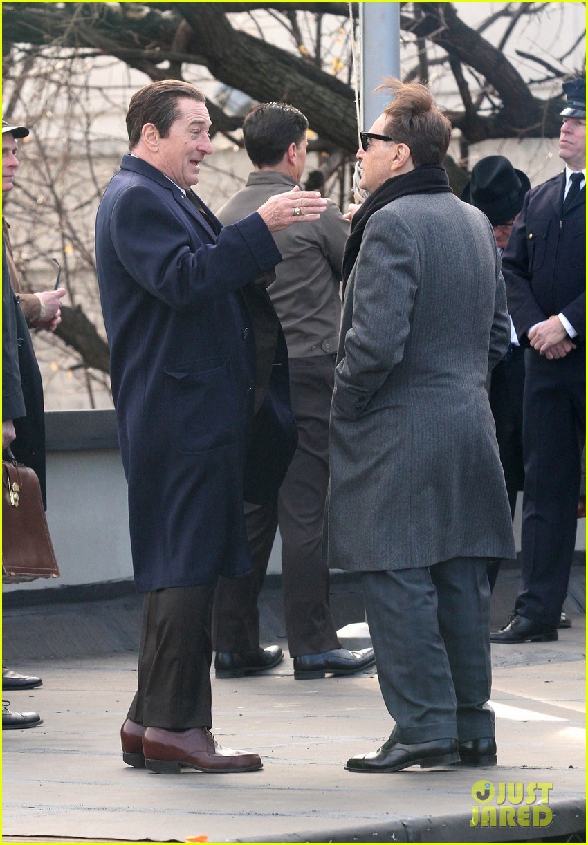 Here's How Robert De Niro Looks So Tall in 'The Irishman': Photo ...