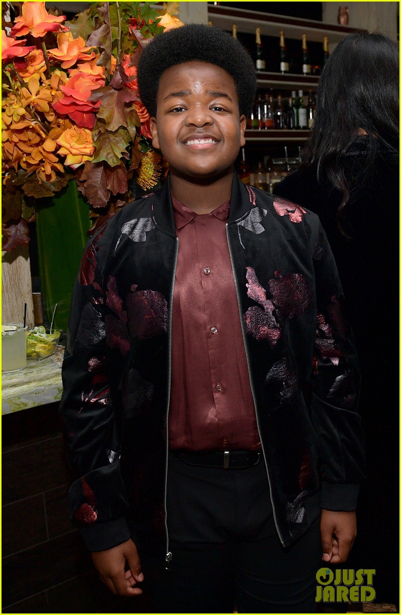 Joey King, Kaitlyn Dever, & Florence Pugh Mingle with More Awards ...