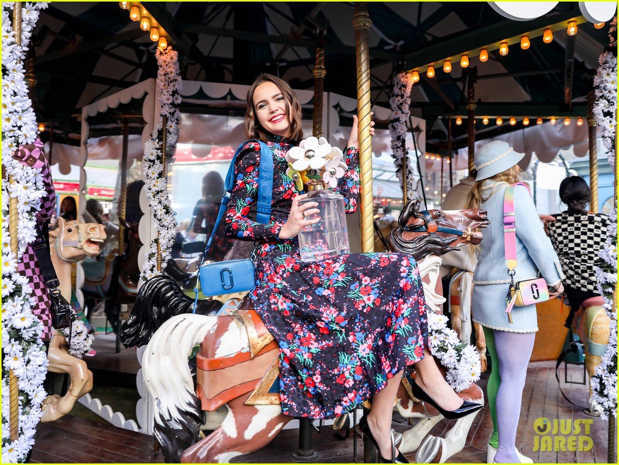 Kaia Gerber Hosts Marc Jacobs Daisy Event at Bryant Park's Carousel in ...