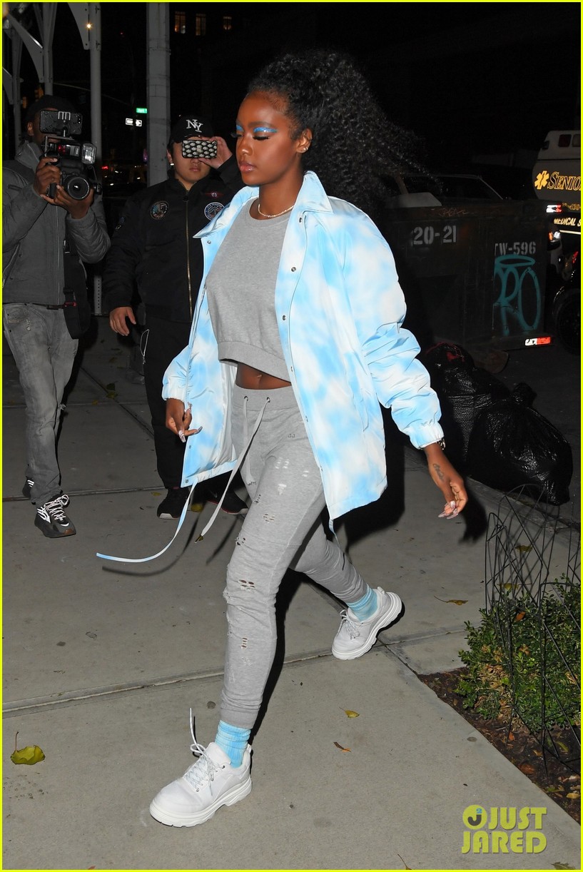 Kendall Jenner Has Fun Night Out With Friends in NYC Before Returning ...