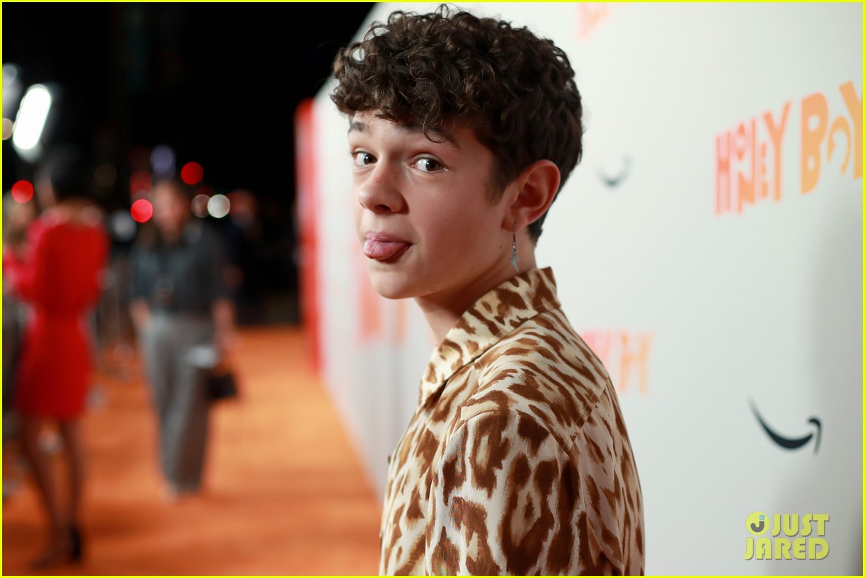 Shia LaBeouf Wears an Over-Sized Blue Suit at 'Honey Boy' Premiere with Noah Jupe: Photo 4382953 ...