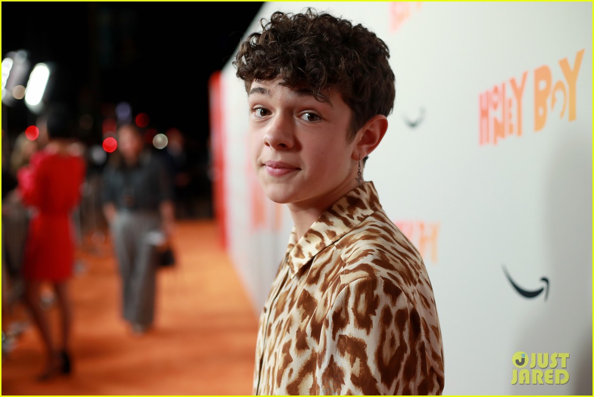 Shia LaBeouf Wears an Over-Sized Blue Suit at 'Honey Boy' Premiere with Noah Jupe: Photo 4382956 ...