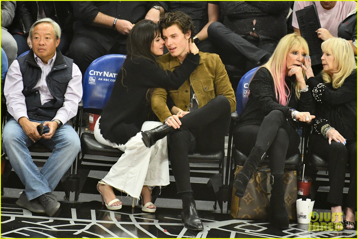 Shawn Mendes & Camila Cabello Share a Smooch at Clippers Basketball ...