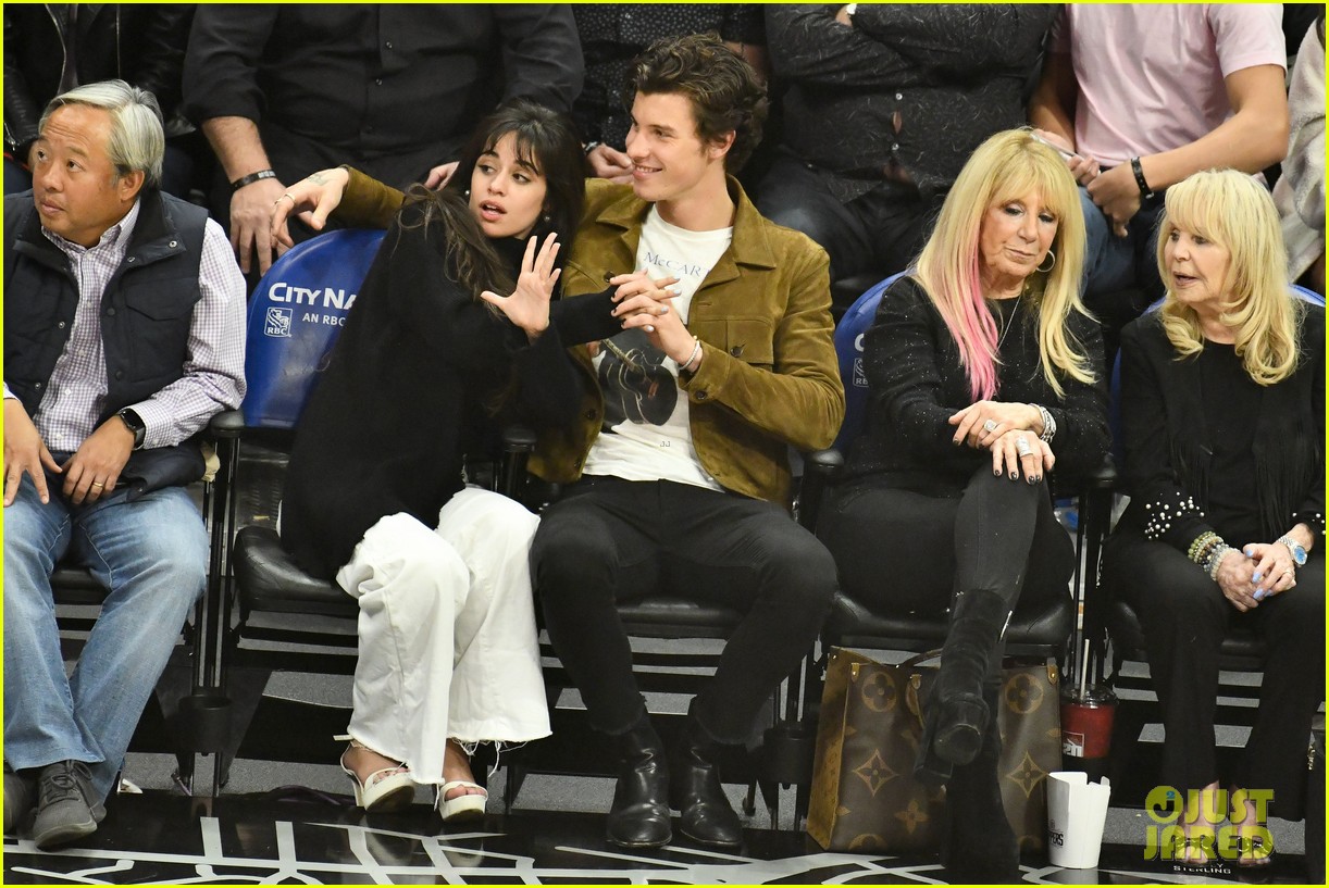 Shawn Mendes & Camila Cabello Share a Smooch at Clippers Basketball ...