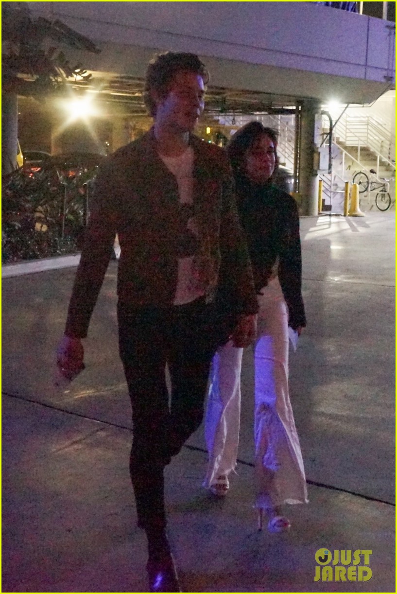 Shawn Mendes & Camila Cabello Share a Smooch at Clippers Basketball ...