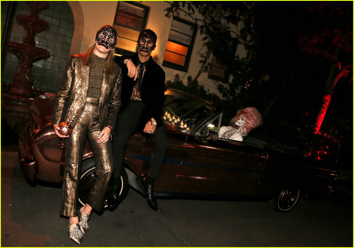 Olivia Munn & Boyfriend Tucker Roberts Attend Bea Akerlund & Miranda ...