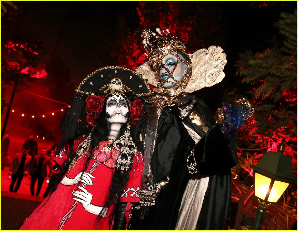 Olivia Munn & Boyfriend Tucker Roberts Attend Bea Akerlund & Miranda ...