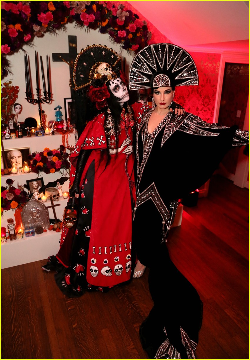 Olivia Munn & Boyfriend Tucker Roberts Attend Bea Akerlund & Miranda ...