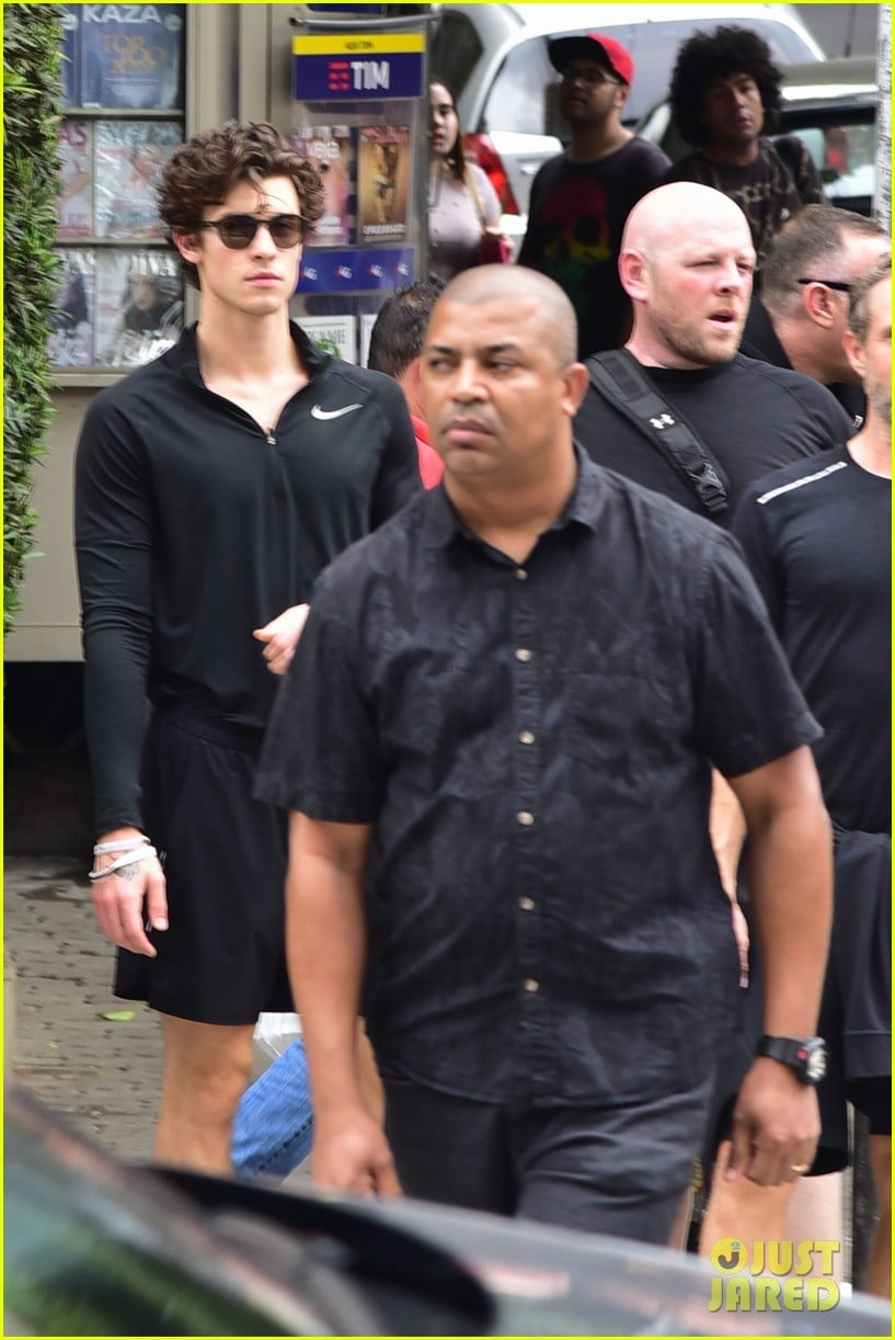 Shawn Mendes Steps Out With a Huge Security Entourage in Brazil: Photo ...
