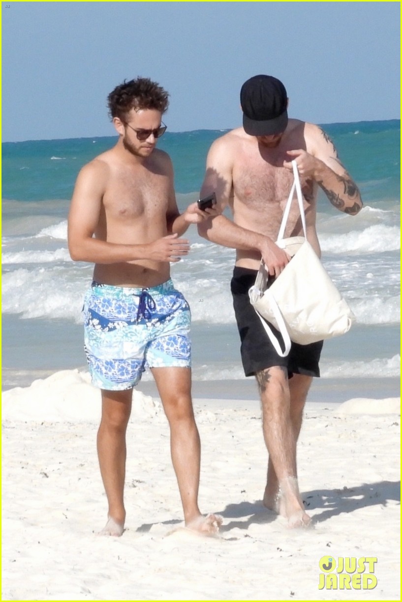 Zedd Goes Shirtless for a Walk on the Beach in Tulum: Photo 4395769 ...