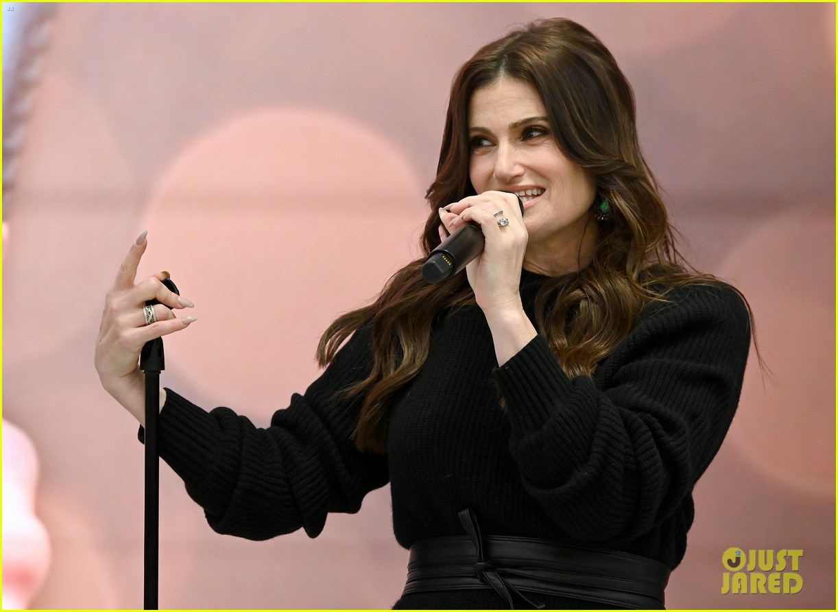 Idina Menzel Opens Up About Working With Ariana Grande on 'A Hand For ...