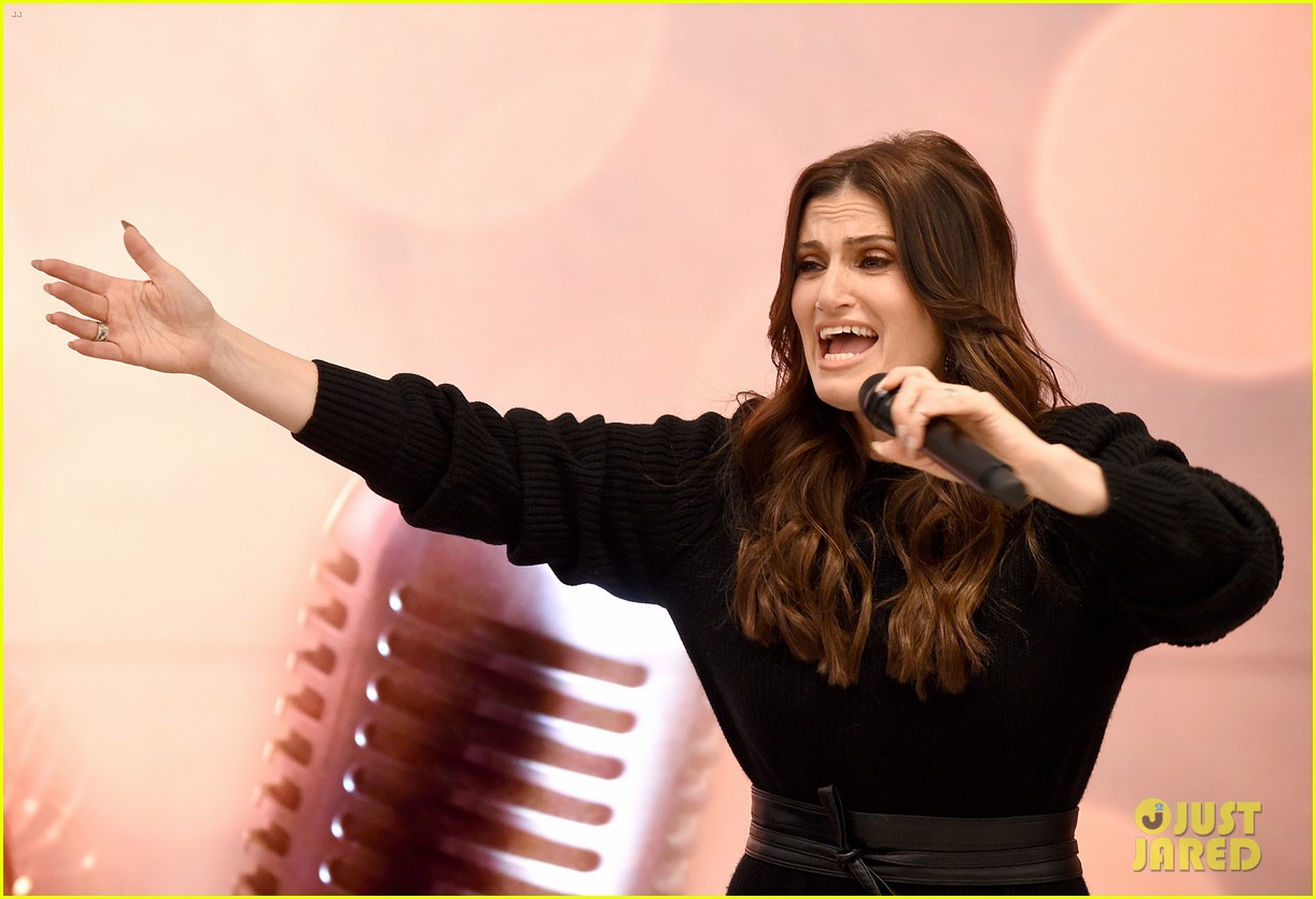Idina Menzel Opens Up About Working With Ariana Grande on 'A Hand For ...