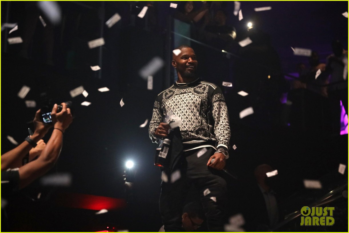 Jamie Foxx Celebrates The New Year Early in Miami With Friends: Photo ...