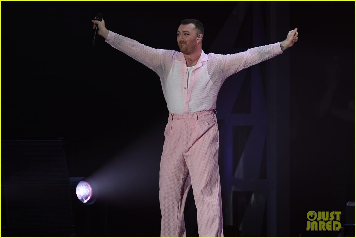 Lizzo & Sam Smith Get Festive at L.A.'s Jingle Ball Concert!: Photo ...