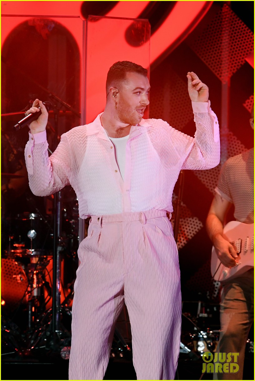 Lizzo & Sam Smith Get Festive at L.A.'s Jingle Ball Concert!: Photo ...