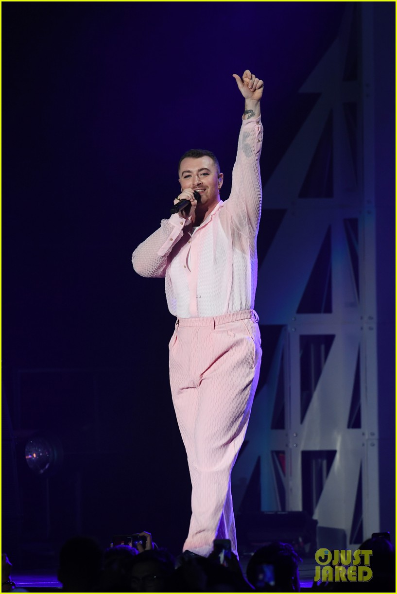 Lizzo & Sam Smith Get Festive at L.A.'s Jingle Ball Concert!: Photo ...