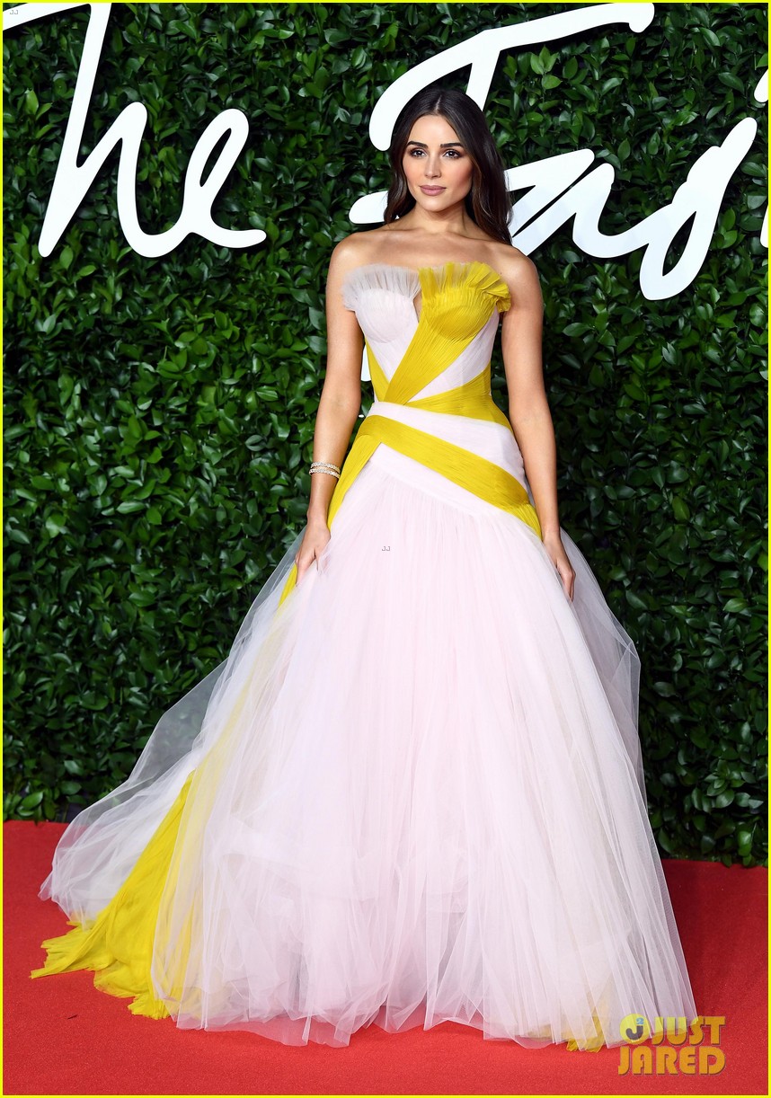 Supermodels Irina Shayk, Naomi Campbell, & More Show Off Incredible ...