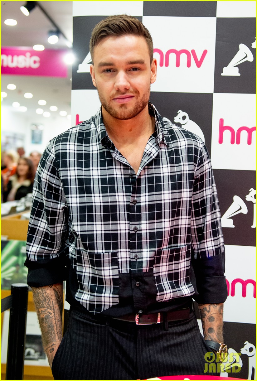 Liam Payne Meets Fans & Signs CDs at Album Signing: Photo 4400688 ...