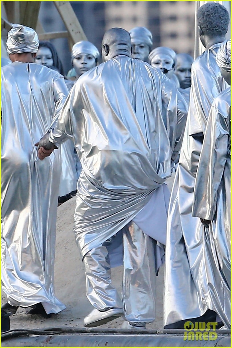 Kanye West Gets Covered in Silver Paint for 'Mary' Opera Performance in ...