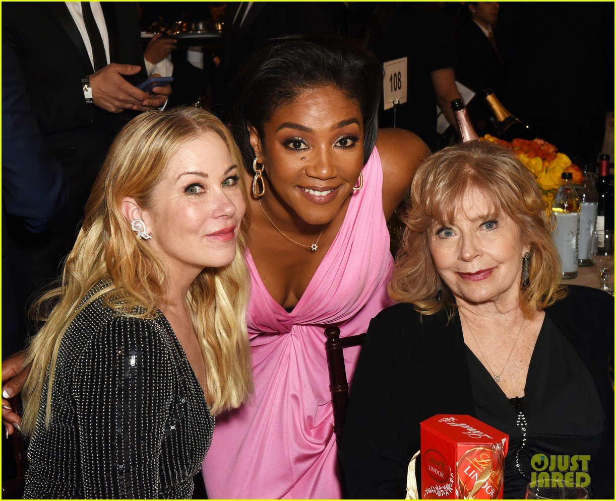 Christina Applegate, Paul Rudd, & Amy Poehler Enjoy Night Out at Golden ...