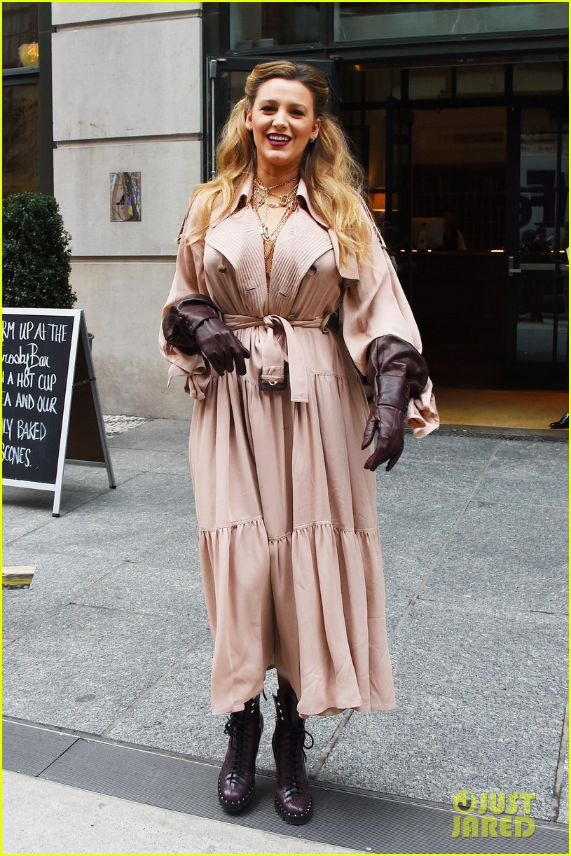 Blake Lively Makes Rare Public Outing Ahead of 'The Rhythm Section ...