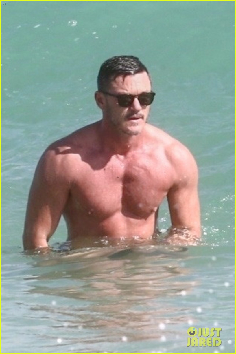 Luke Evans Wears Just a Speedo While at the Beach in Miami!: Photo ...