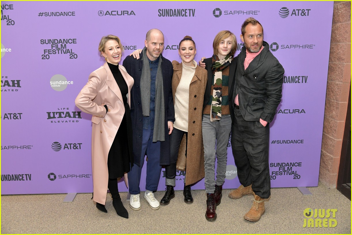 Jude Law Is Growing Out His Beard To Play Dumbledore Again for Third ...