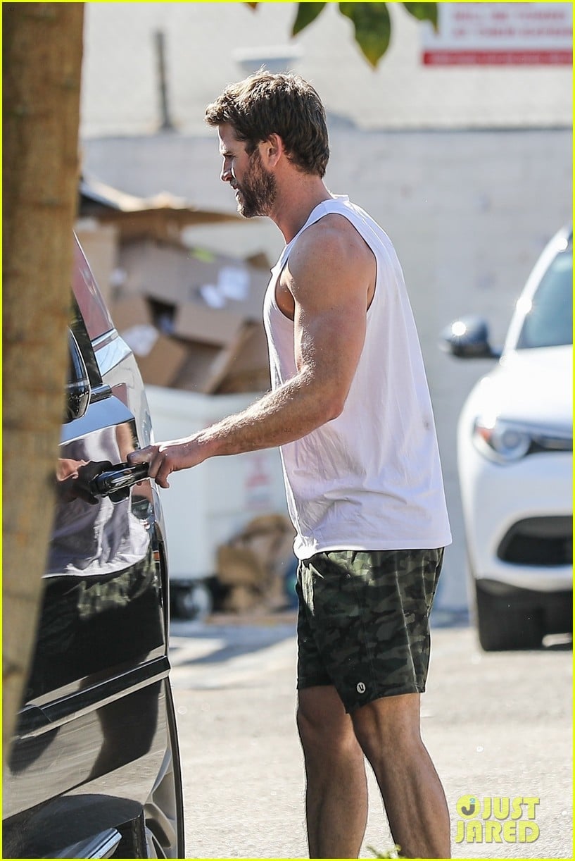 Liam Hemsworth's Muscles Look So Pumped Up After His Friday Morning ...