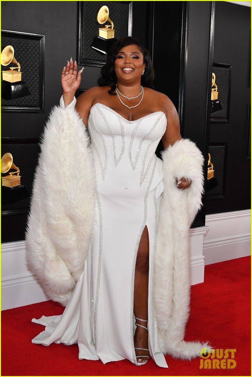 Lizzo Is Pure Glam While Kicking Off Grammys 2020 Red Carpet: Photo ...