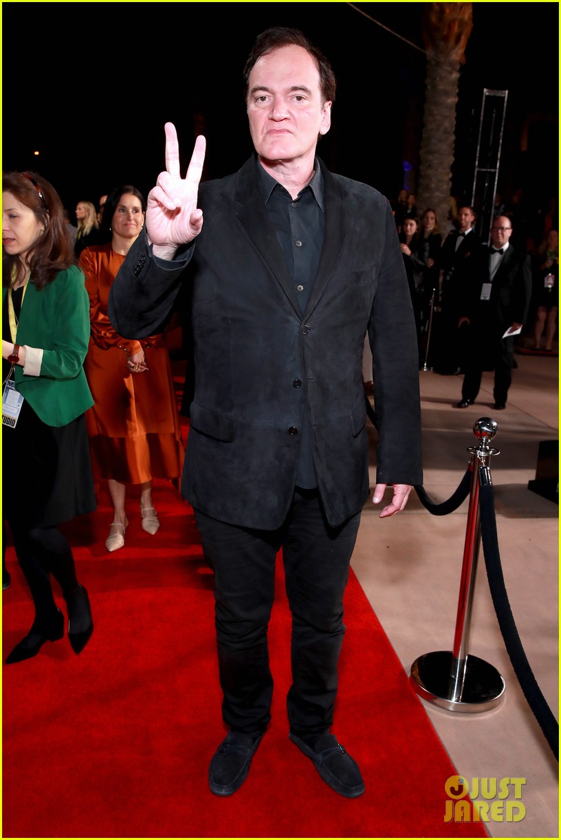 Joaquin Phoenix Brings His Mom as His Date to Palm Springs Awards Gala ...