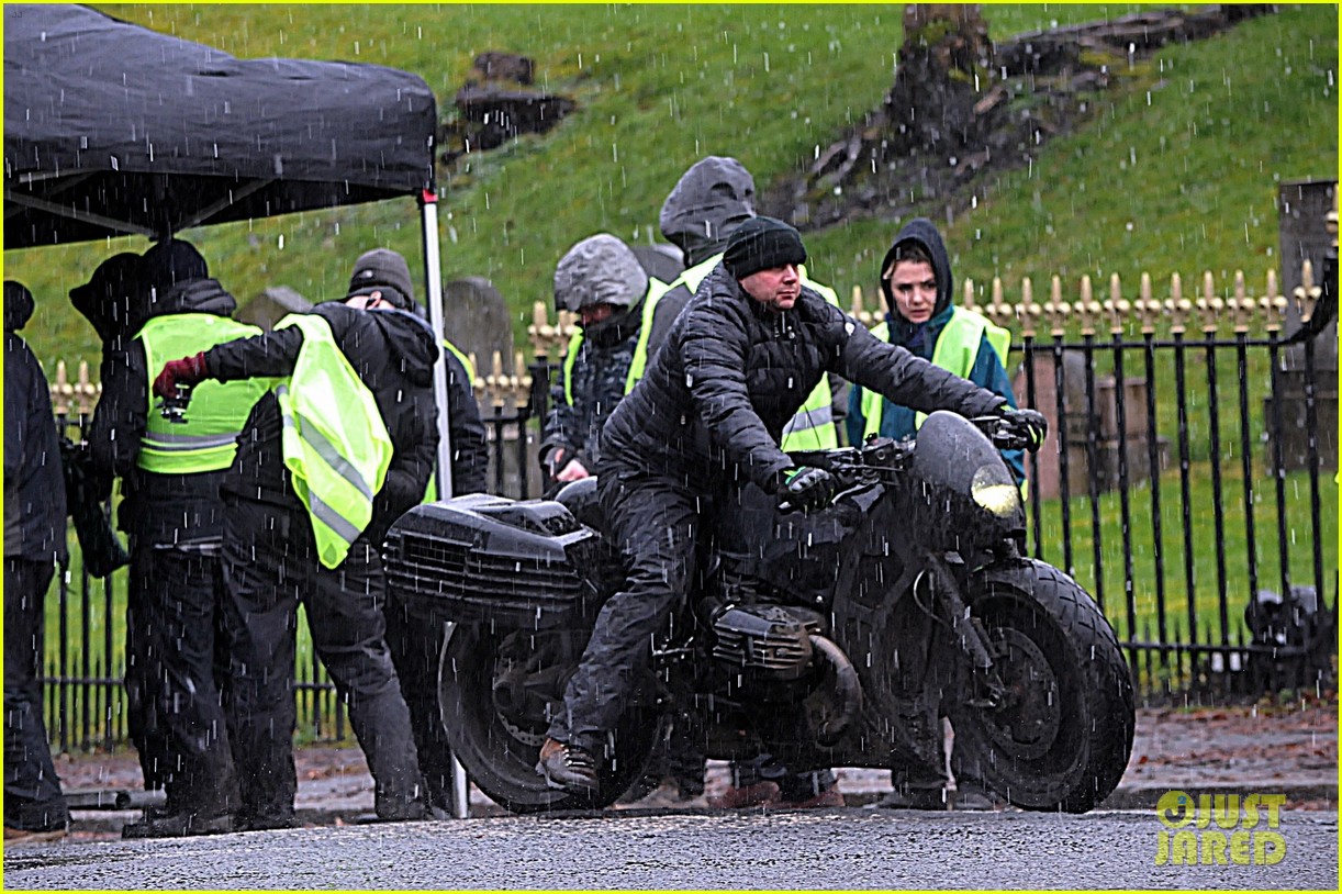 'The Batman' Movie Films Motorcycle Scene - See the Set Pics!: Photo ...