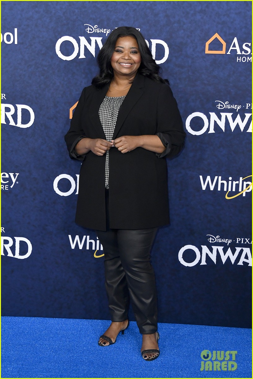 Chris Pratt Takes Selfie With His Walk of Fame Star at 'Onward ...