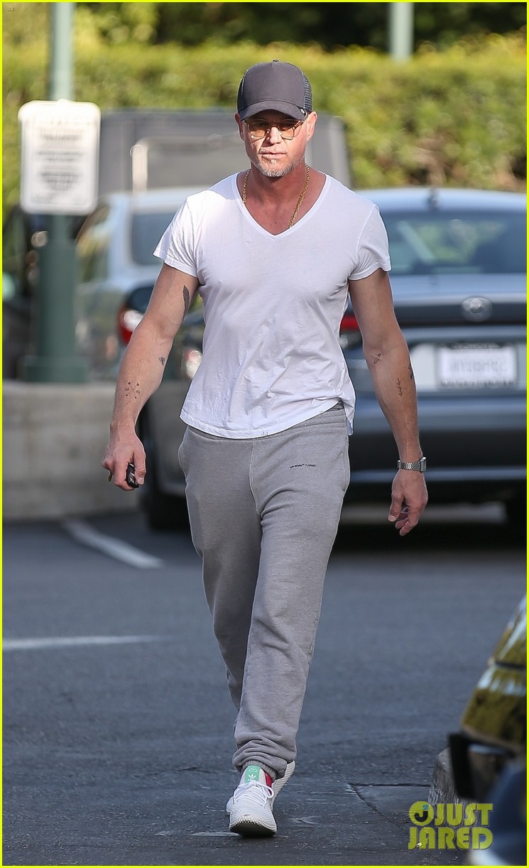 Eric Danes Puts His Muscles on Display While Running Errands: Photo ...