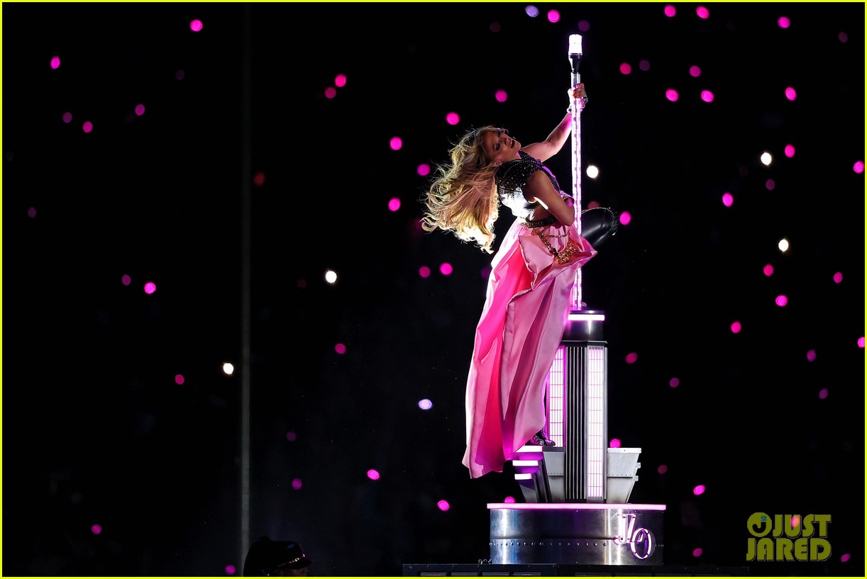 Jennifer Lopez's Pole Dance at Super Bowl 2020 Was the Moment of the ...